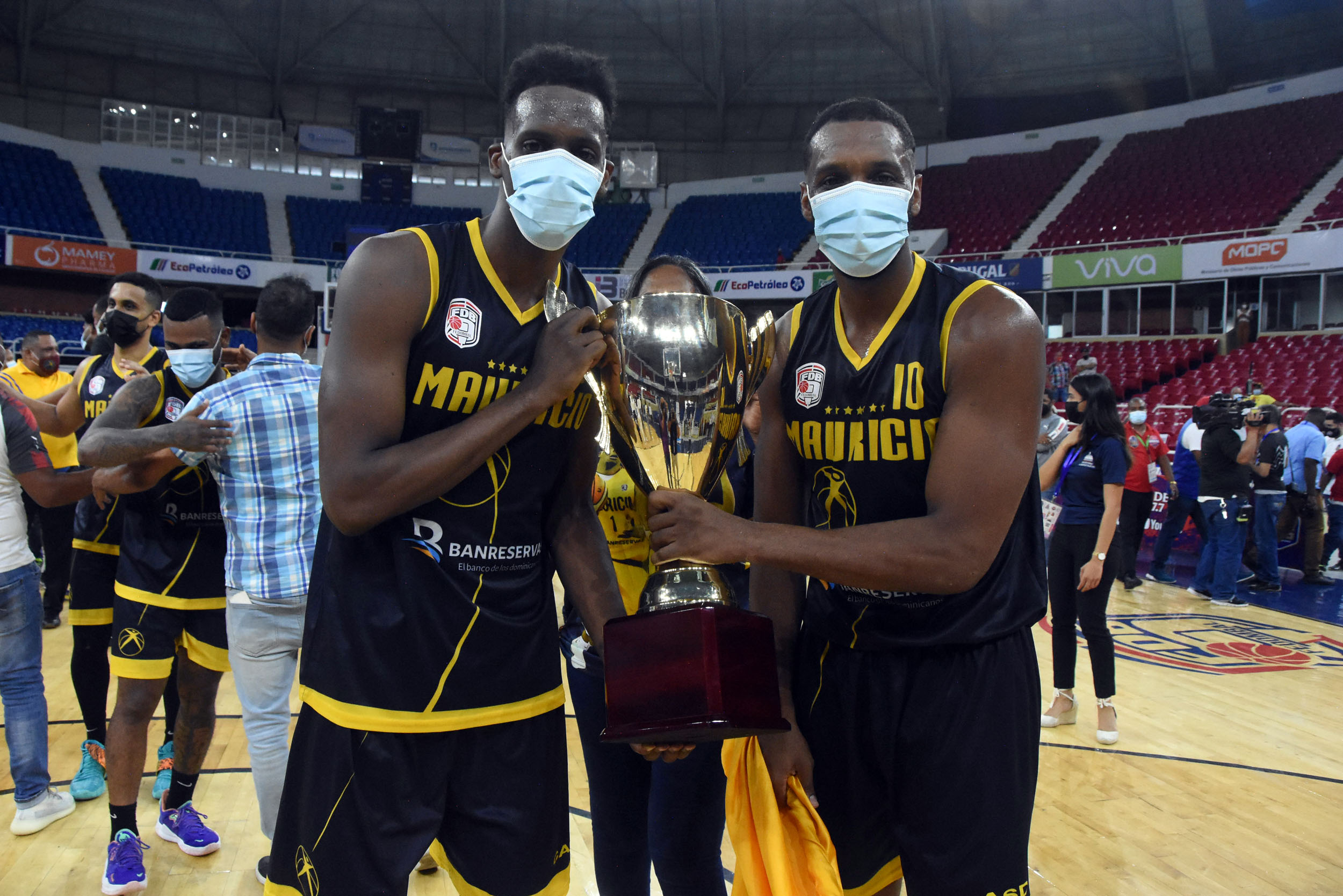 Mauricio Báez consigue octava corona de campeón en el TBSDistrito 2021 ...