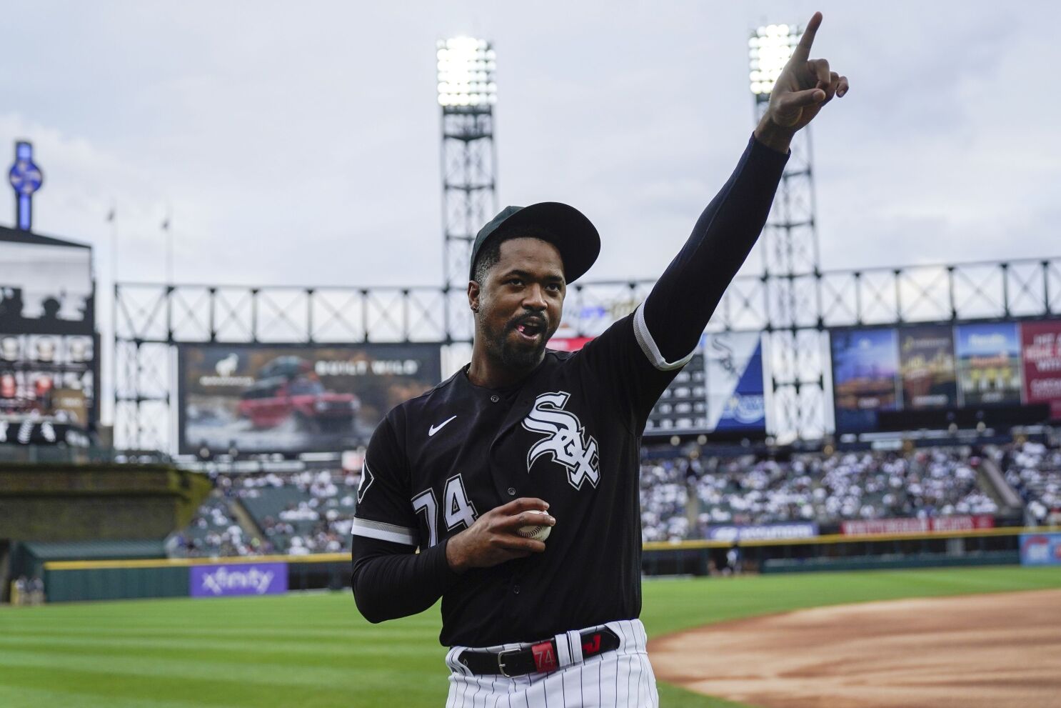 Eloy Jiménez regresa con los Medias Blancas