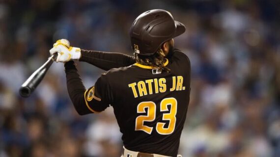 Fernando Tatis Jr. presenta argumentos para obtener el Guante de Oro