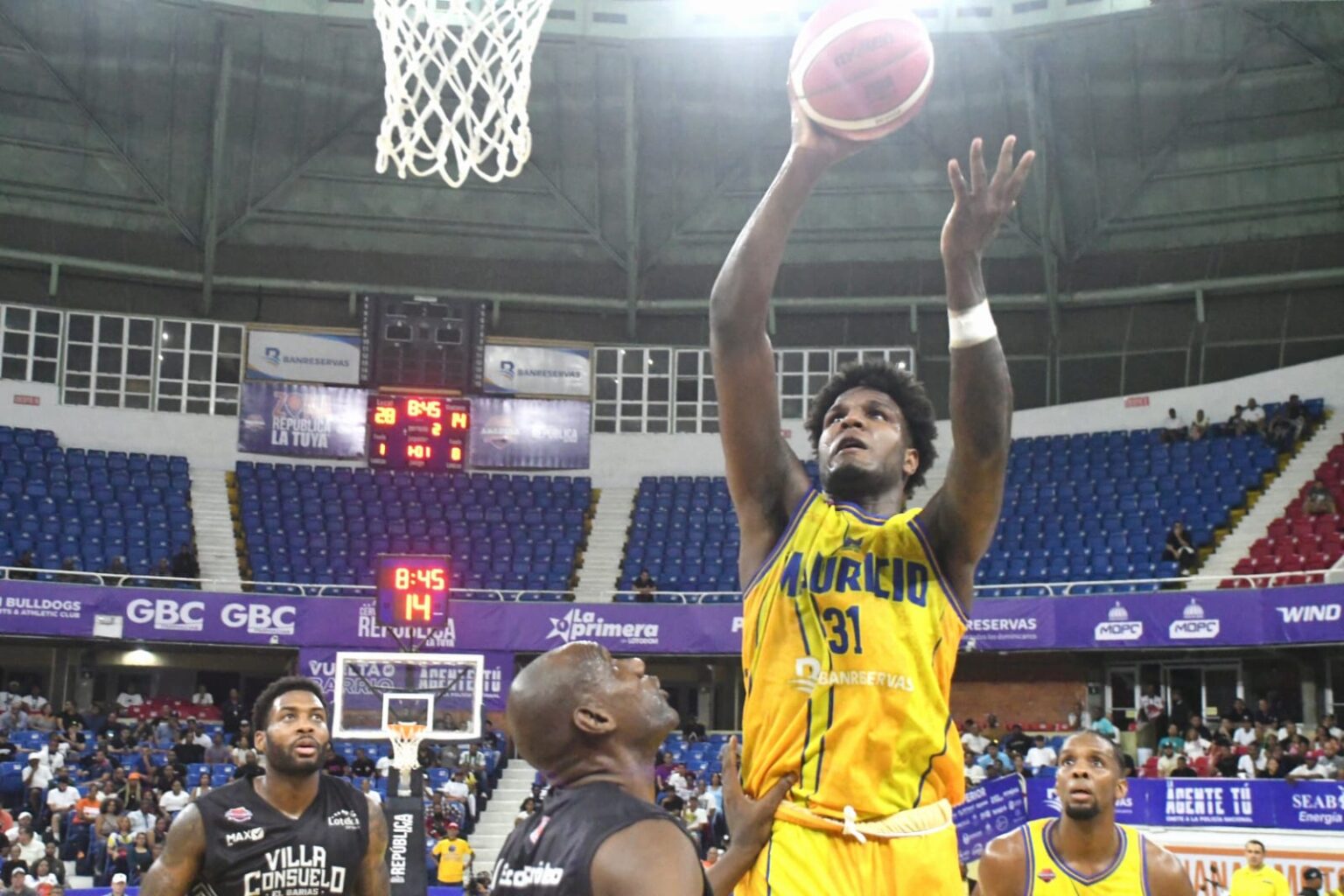 Mauricio Báez da primer zarpazo al Rafael Barias en inicio final