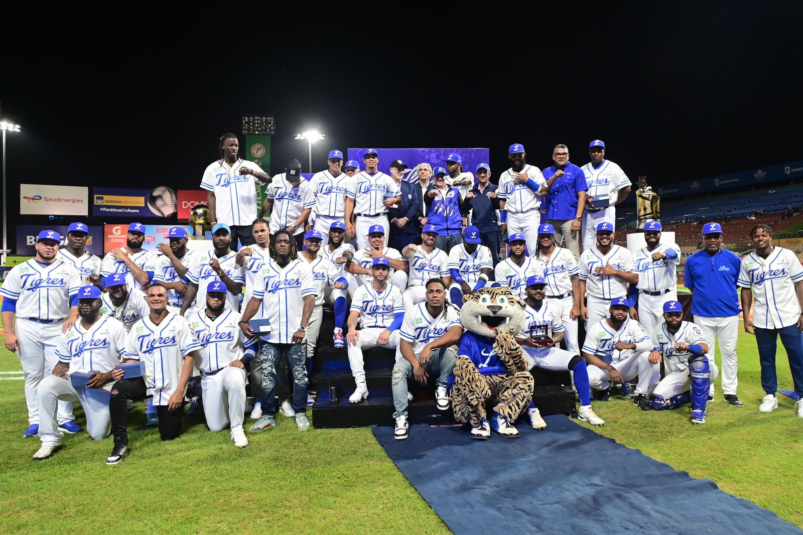Los Tigres Licey entrega anillos de campeones