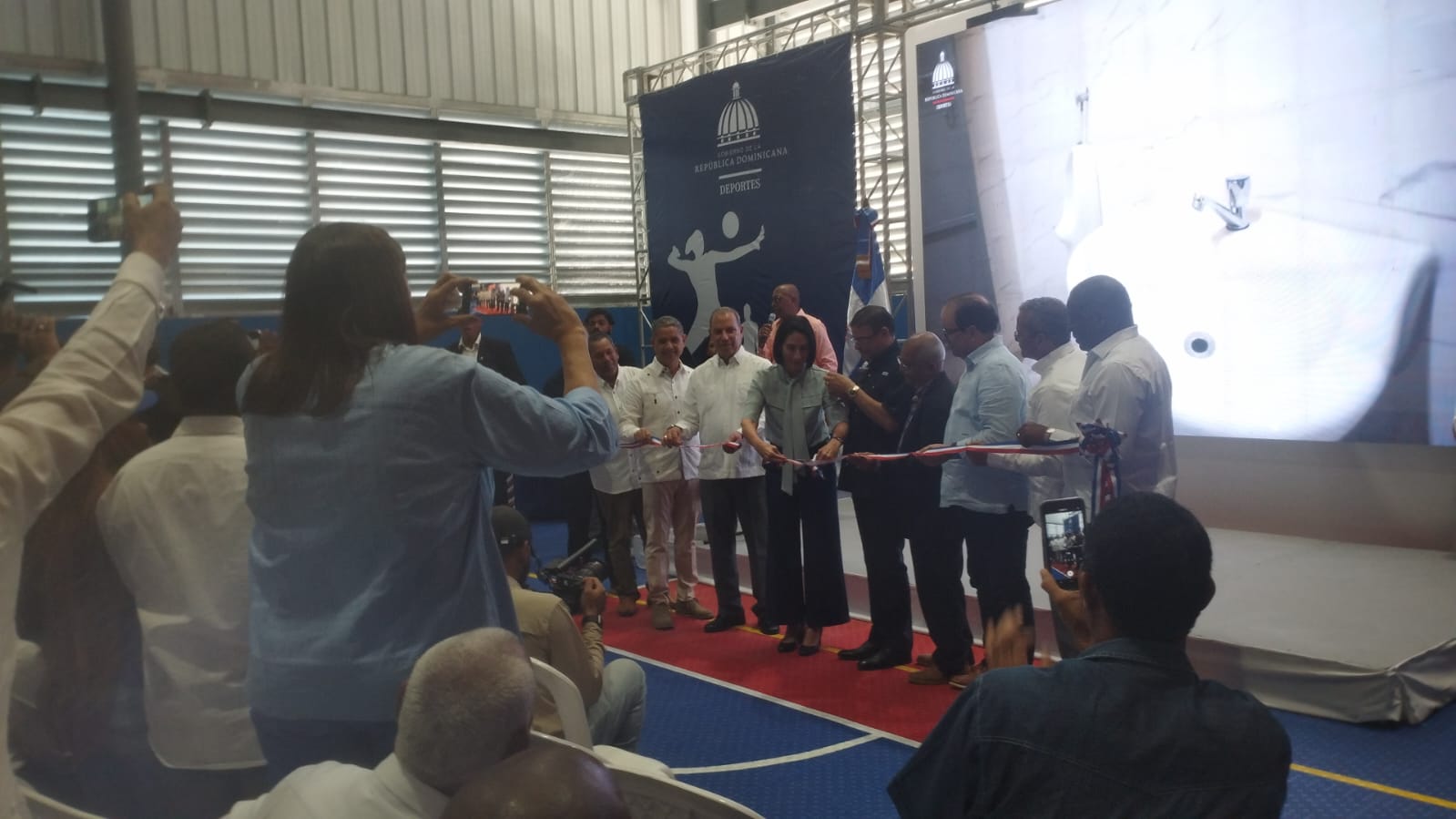 Inauguran CDC Capotillo Centro Deportivo beneficiará a miles