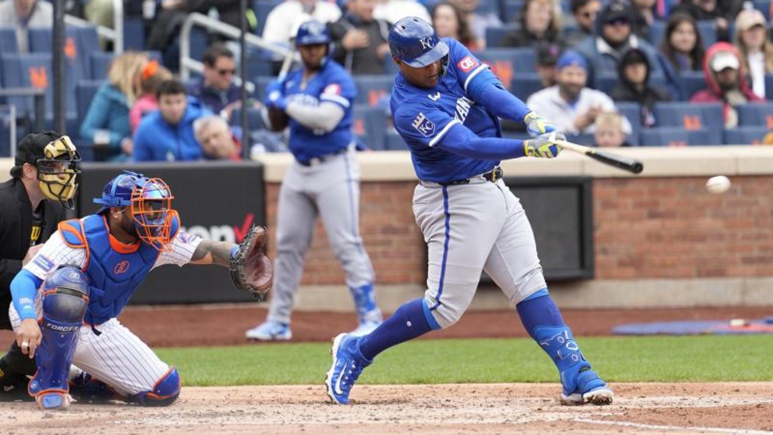 Salvador Pérez alcanza importante marca de HR