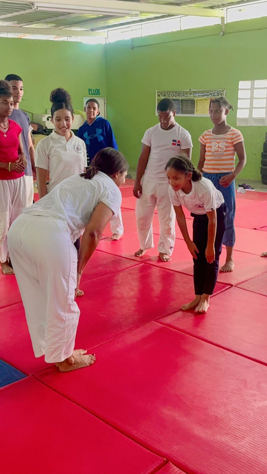 Fundación María García imparte en Azua la charla