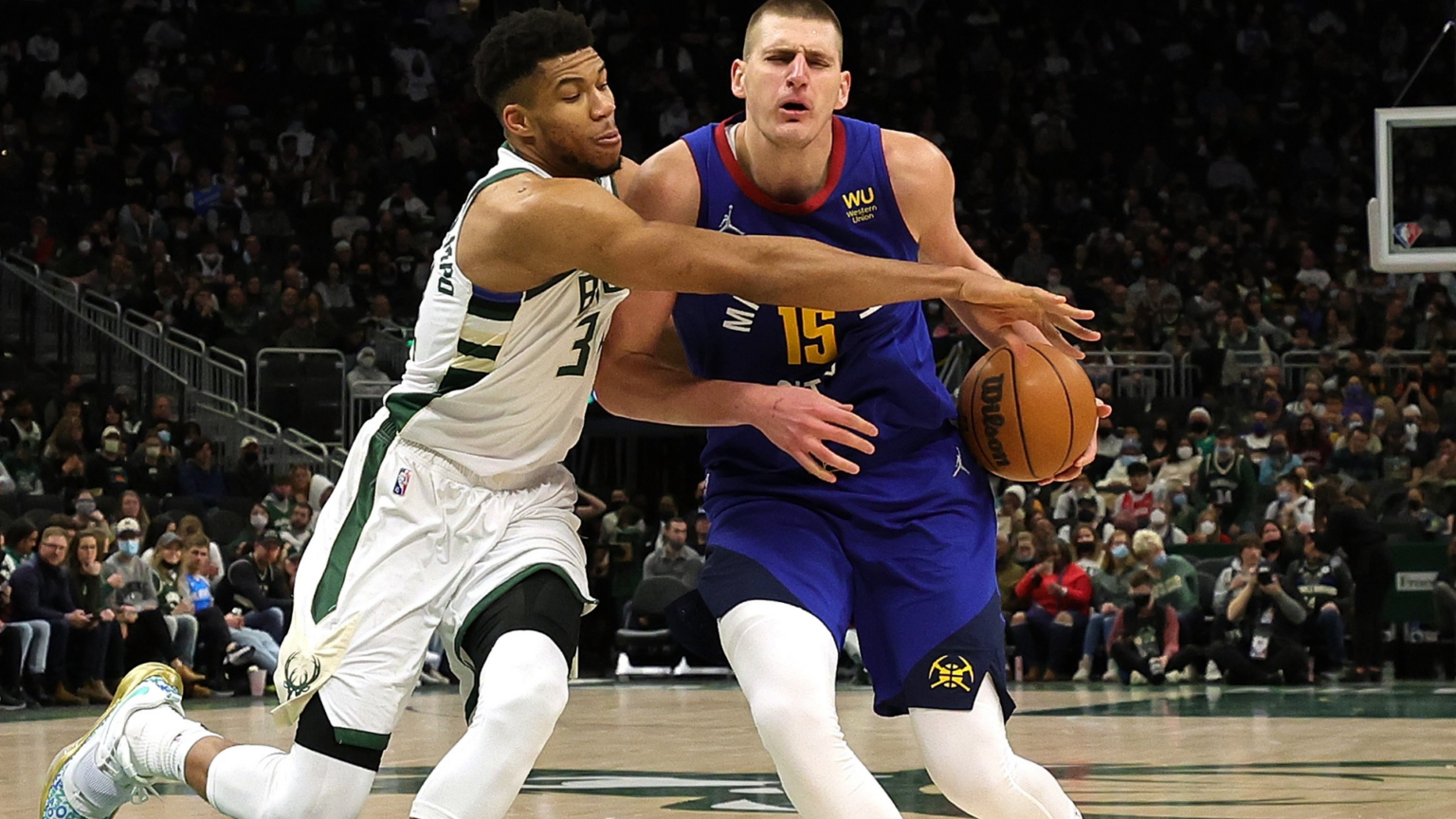 Jokic y Antetokounmpo lideran votaciones en vista del All-Star