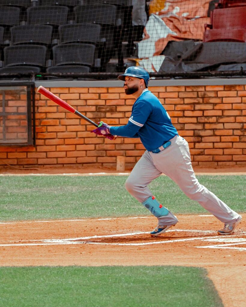 Leyba, Muñoz y Bonifacio conducen triunfo de Licey