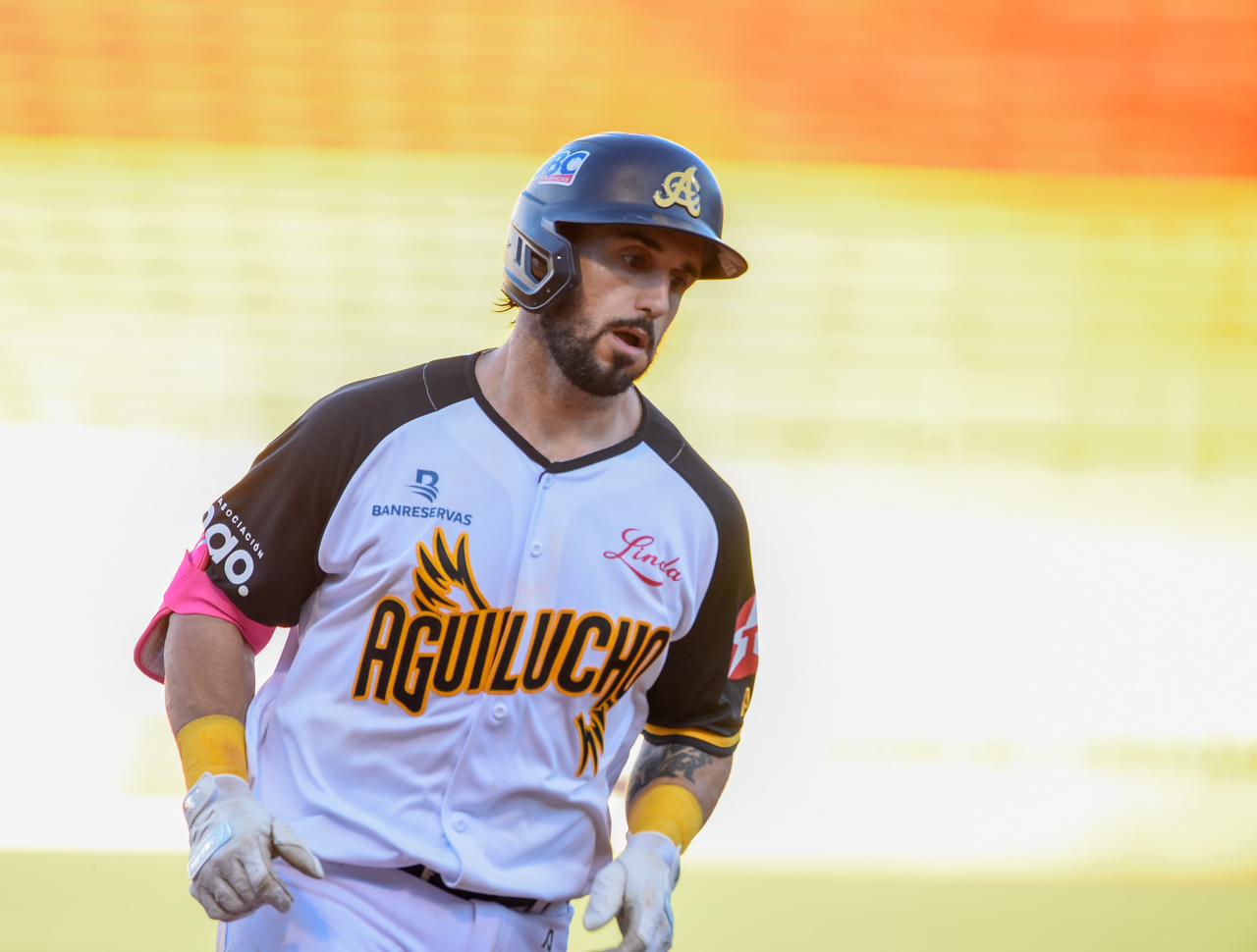 Águilas dominan a Estrellas en la Pelota Invernal